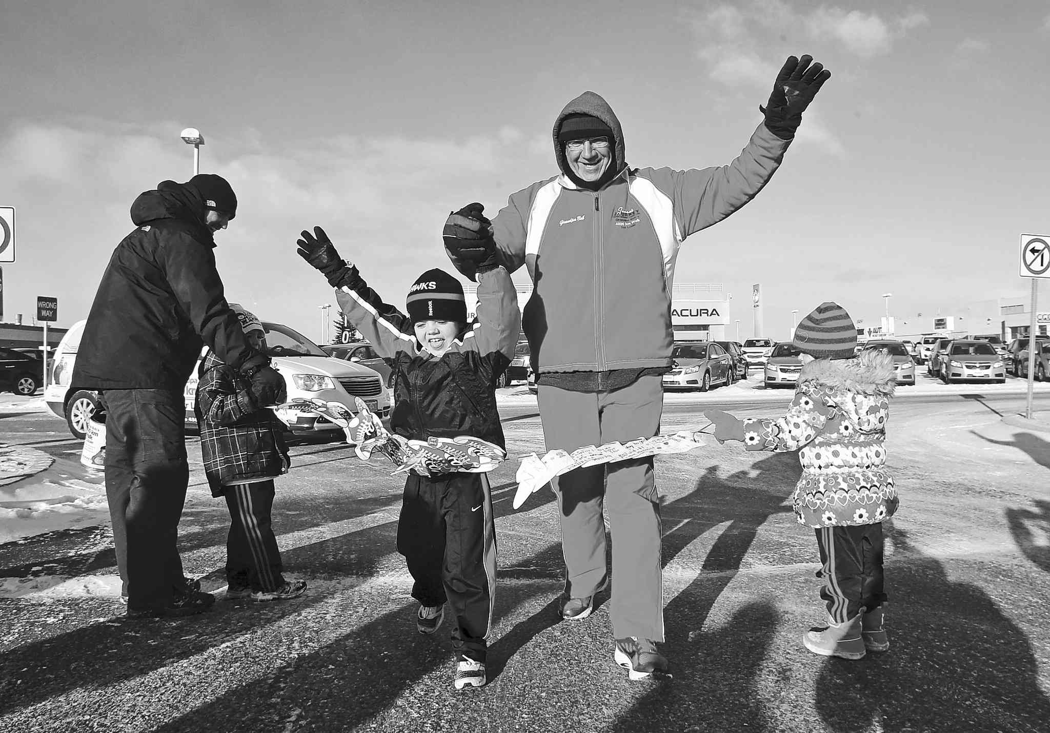 Hand in hand over finish line – Winnipeg Free Press