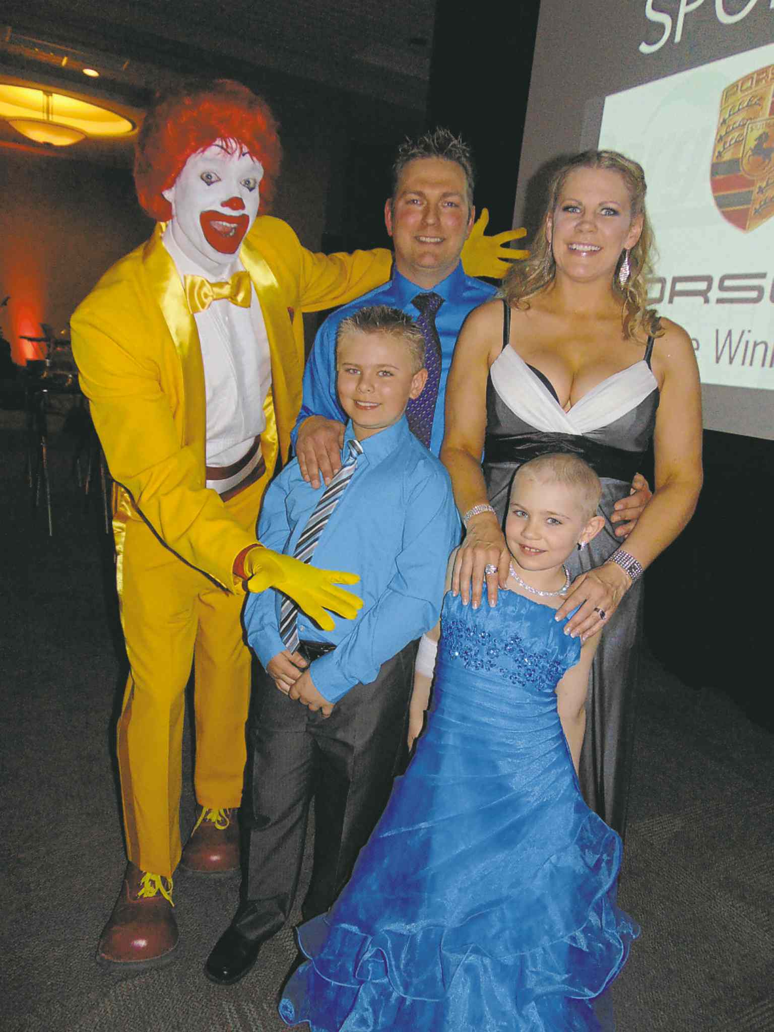 Young Jets fan trades her jersey for a gown – Winnipeg Free Press