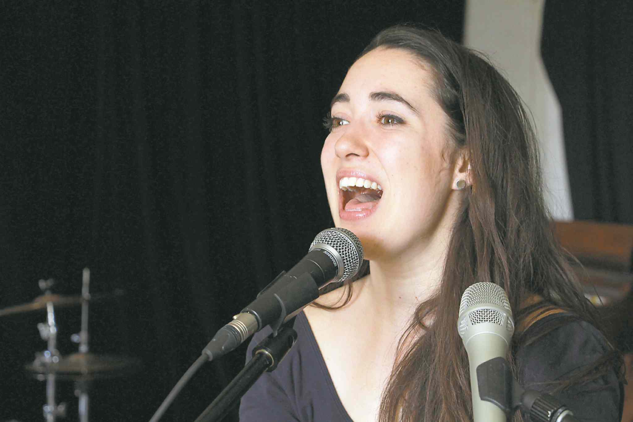 Kroeker signe son premier album – Winnipeg Free Press