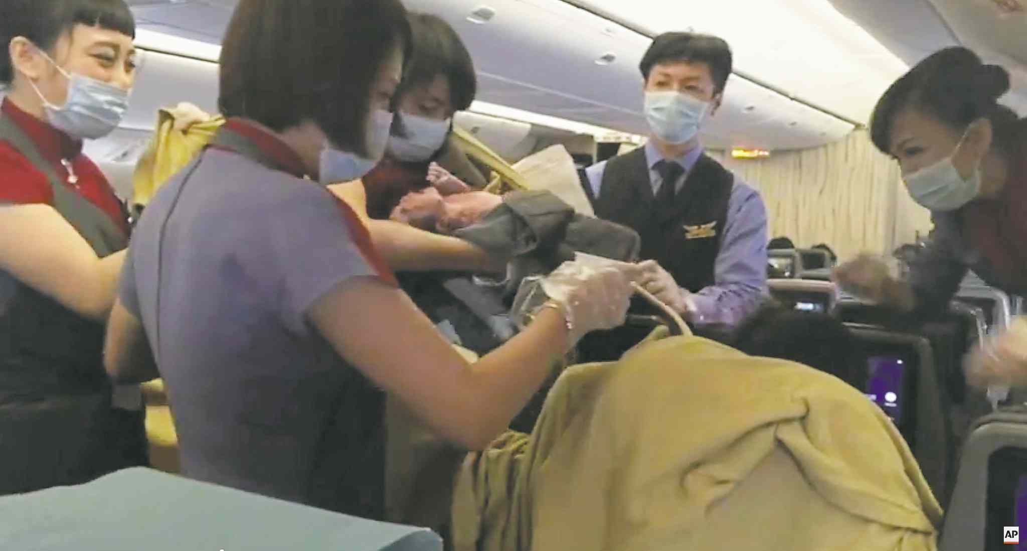 Doc delivers baby — aboard plane – Winnipeg Free Press