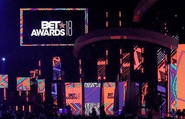 Lil Nas X performs at BET Awards with Billy Ray Cyrus – Winnipeg Free Press