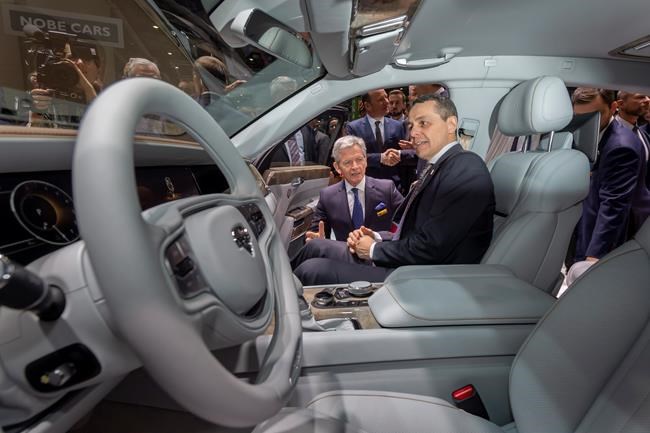 Ride like Putin: 7-ton armoured luxury limo on show in Geneva ...