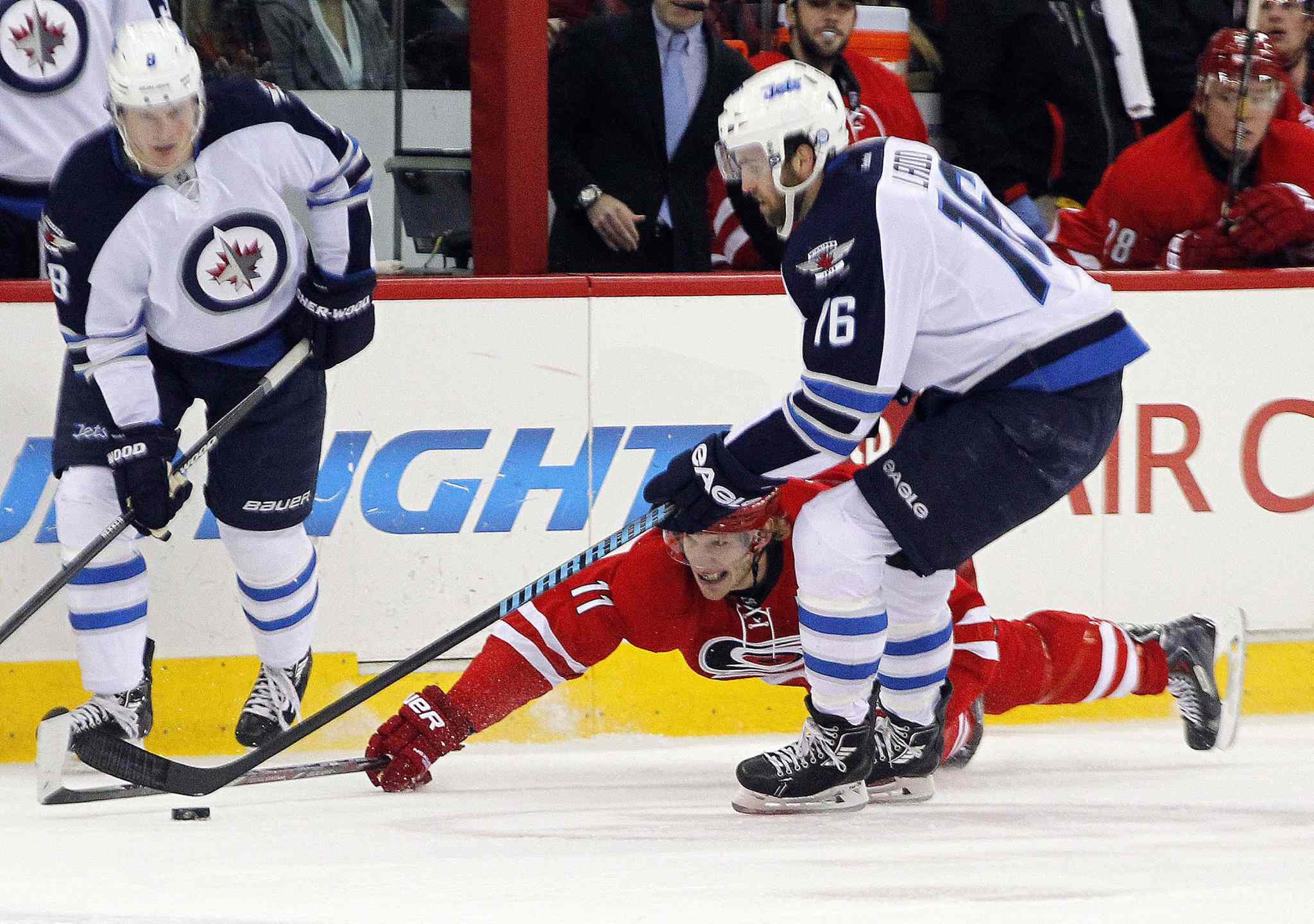 Jets soar over Hurricanes 2-1 – Winnipeg Free Press