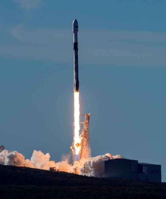 Reused rocket takes off carrying 64 satellites – Winnipeg Free Press