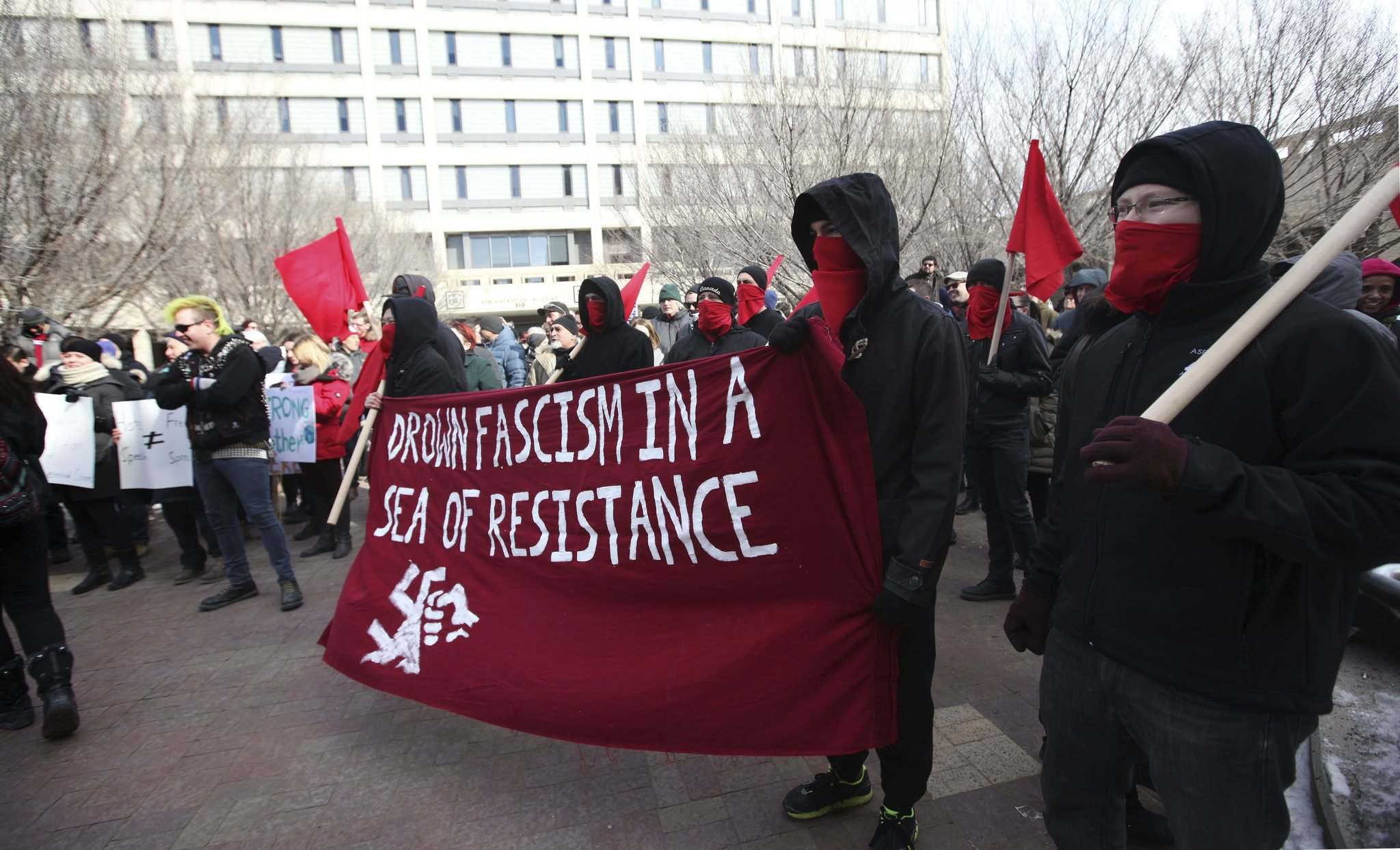 Anti-fascist group’s counter-protest outnumbers original rally ...