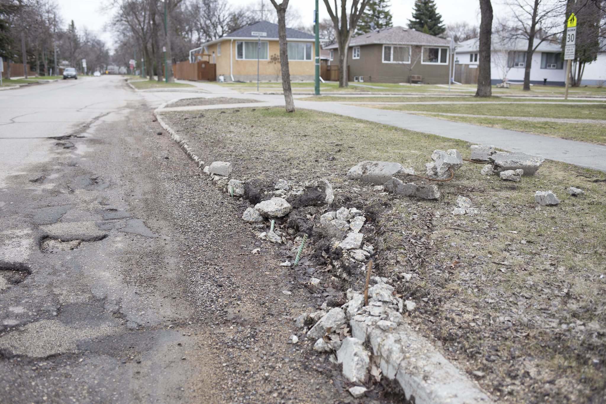 Contractor calls out city for crumbling curb conditions – Winnipeg Free ...