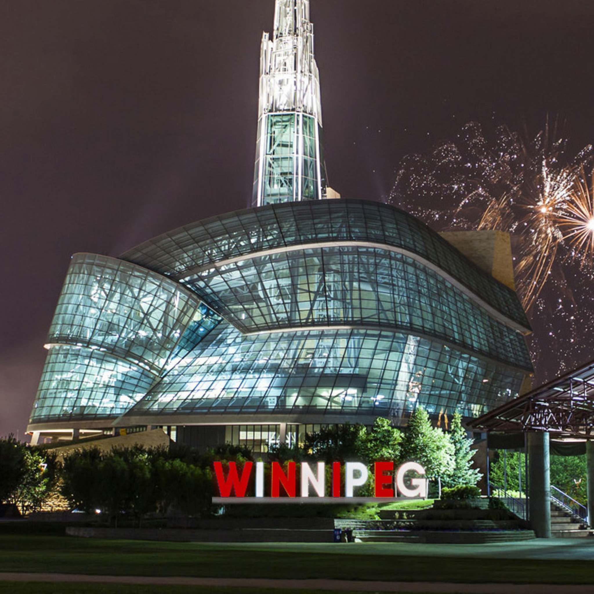 Giant ‘Winnipeg’ sign being erected at The Forks – Winnipeg Free Press