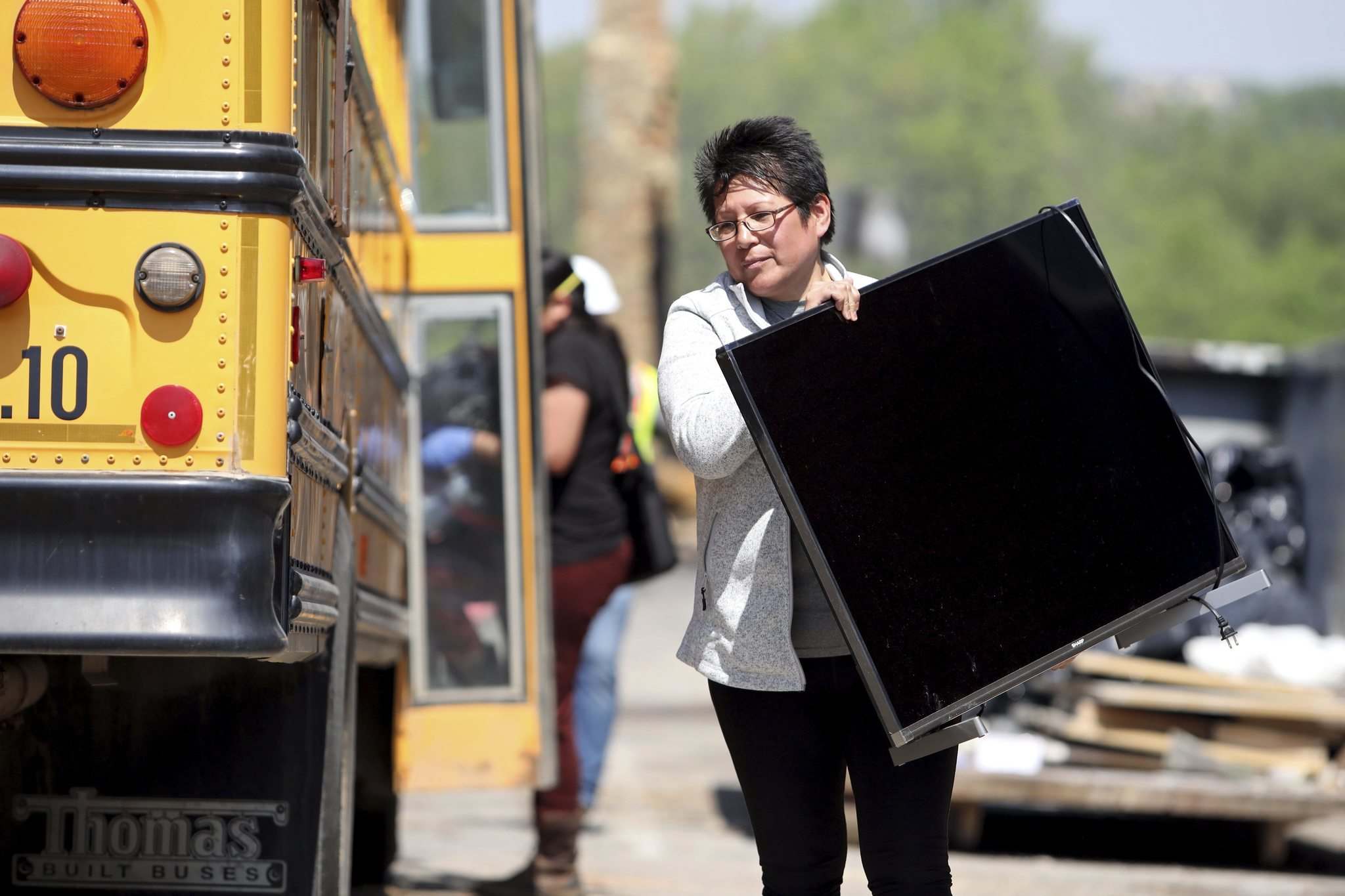 Picking up pieces of their lives a week after huge Brandon fire ...