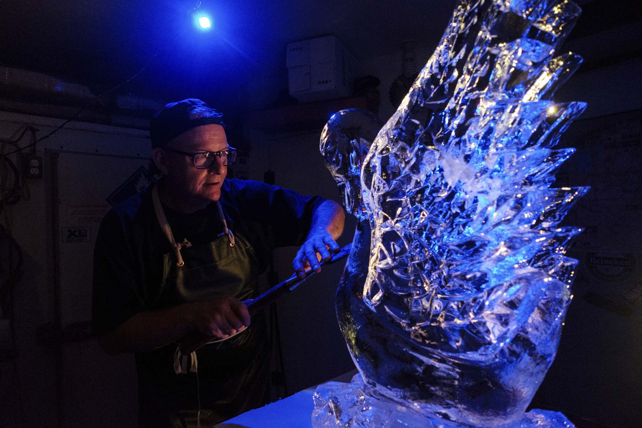 The iceman carveth – Winnipeg Free Press