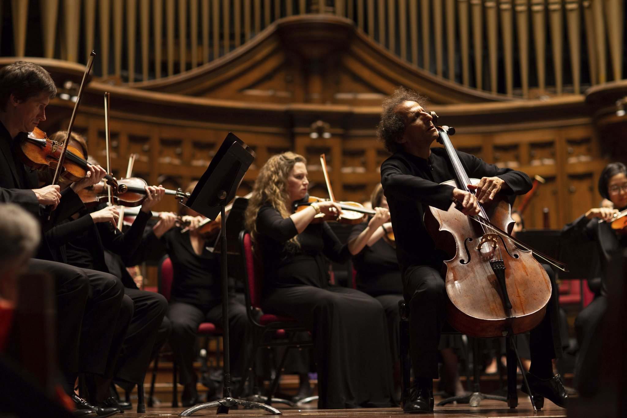 Charismatic British cellist Colin Carr captivates crowd – Winnipeg Free ...