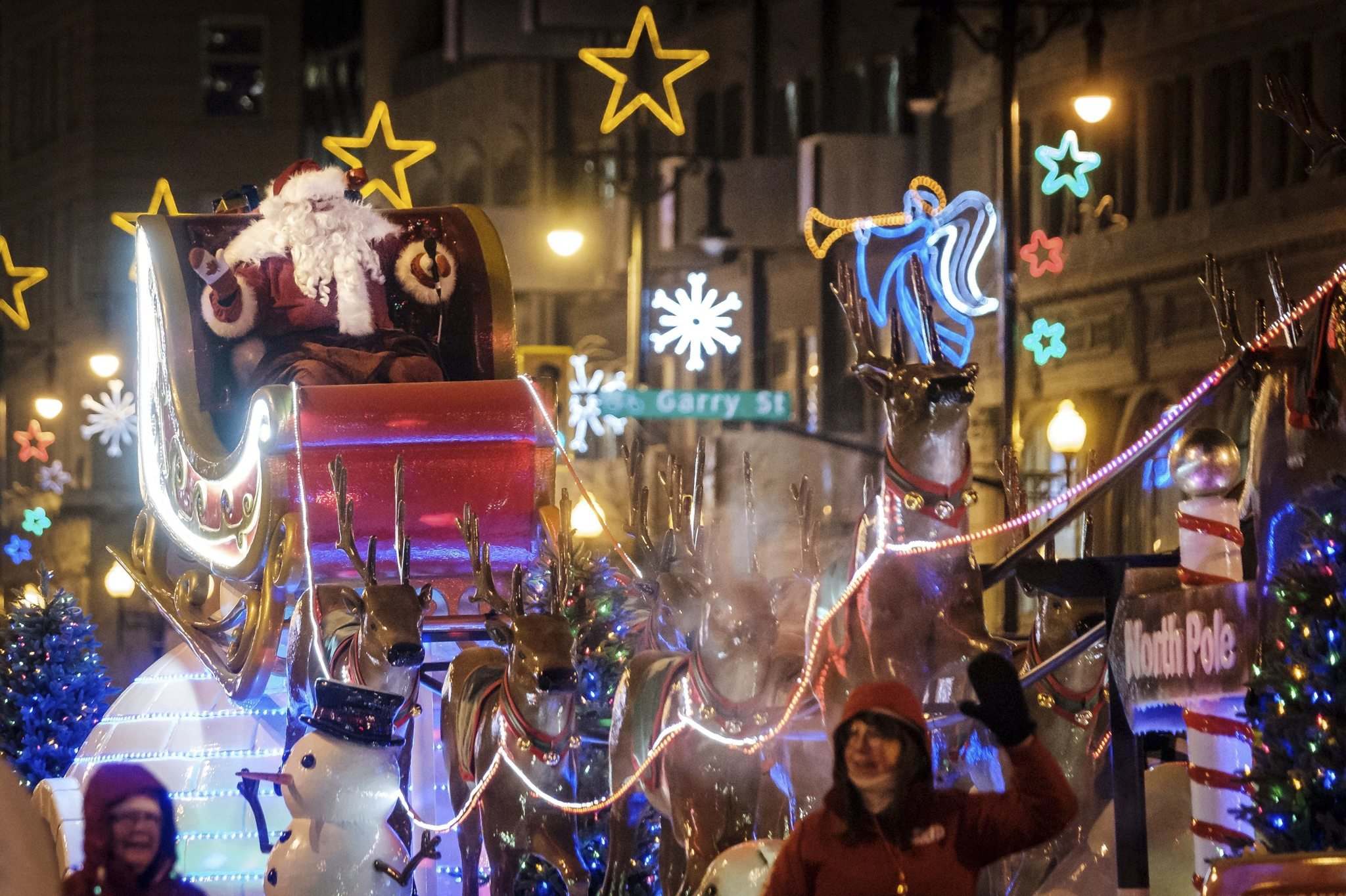 Santa debuts brand-new sleigh – Winnipeg Free Press