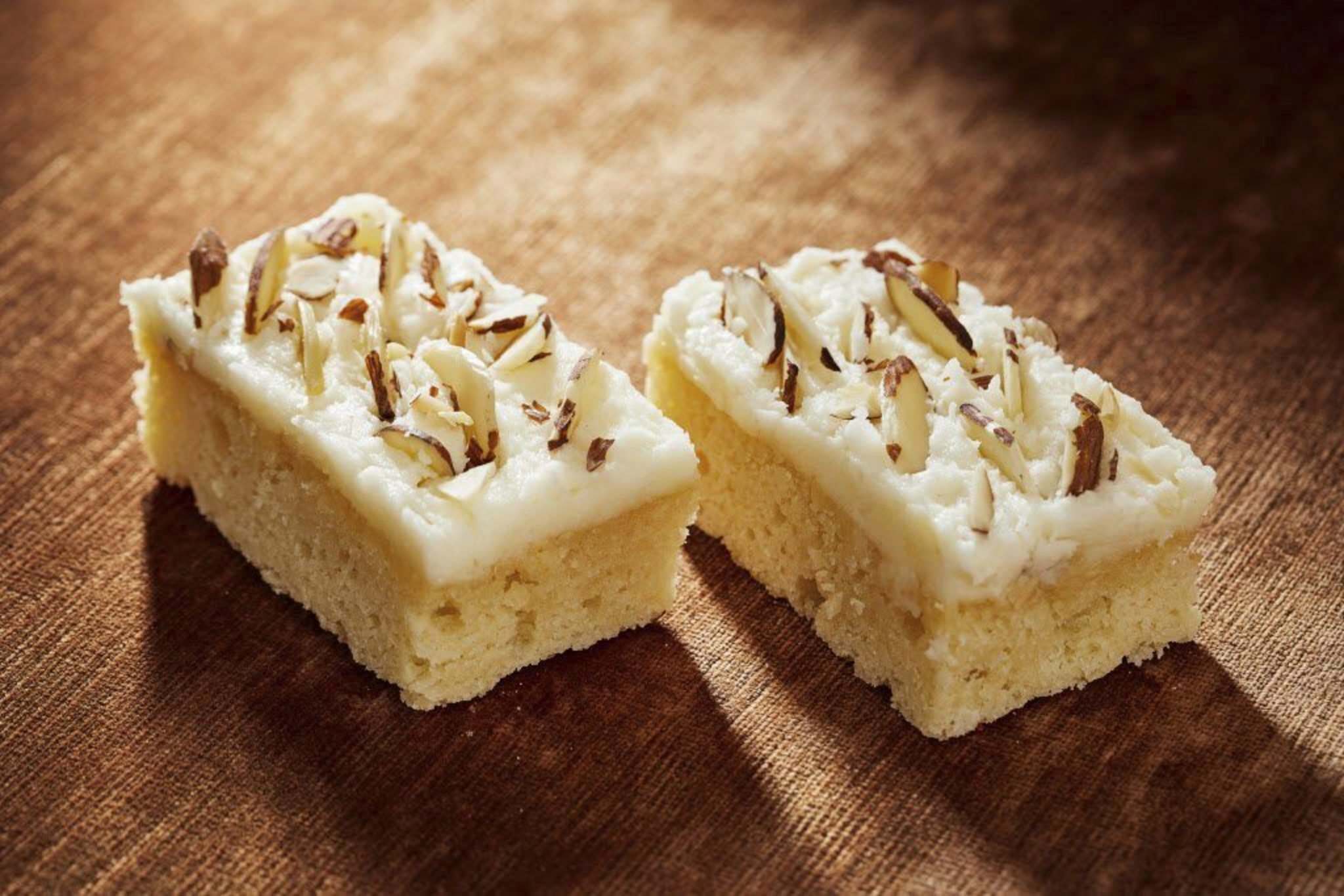 Almond bars add a touch of cake – Winnipeg Free Press