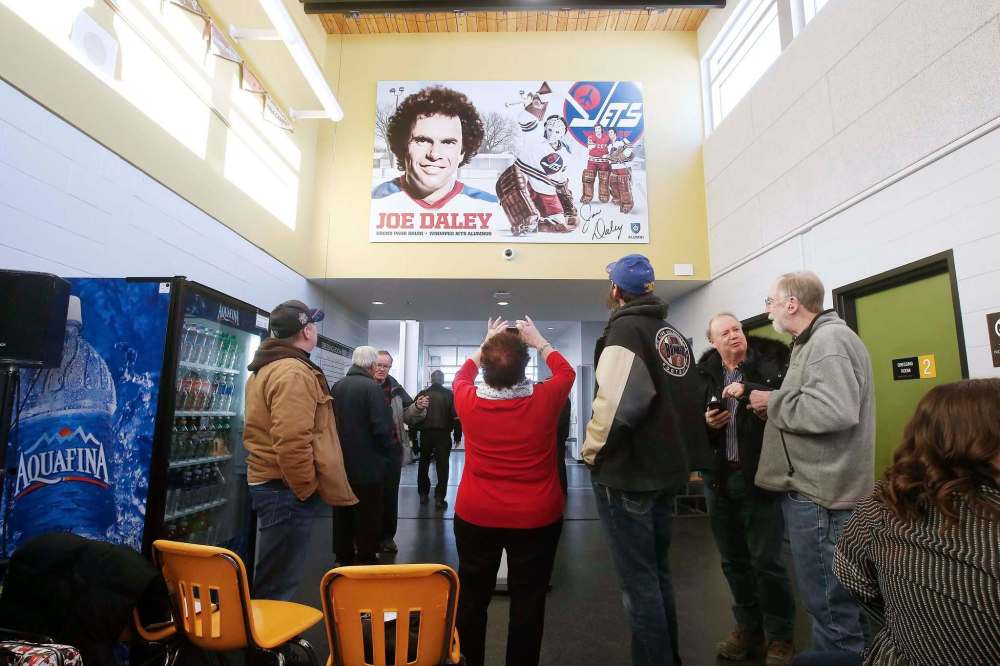 Former Winnipeg Jet Joe Daley honoured at mural unveiling – Winnipeg ...