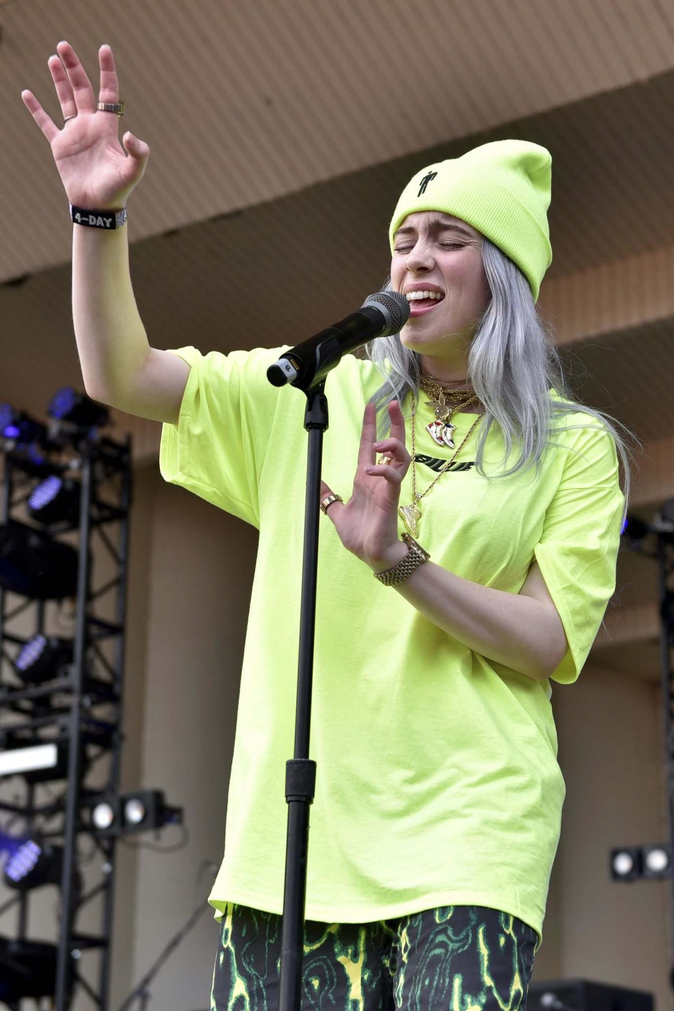 Teenage singer blazing the charts to stardom – Winnipeg Free Press