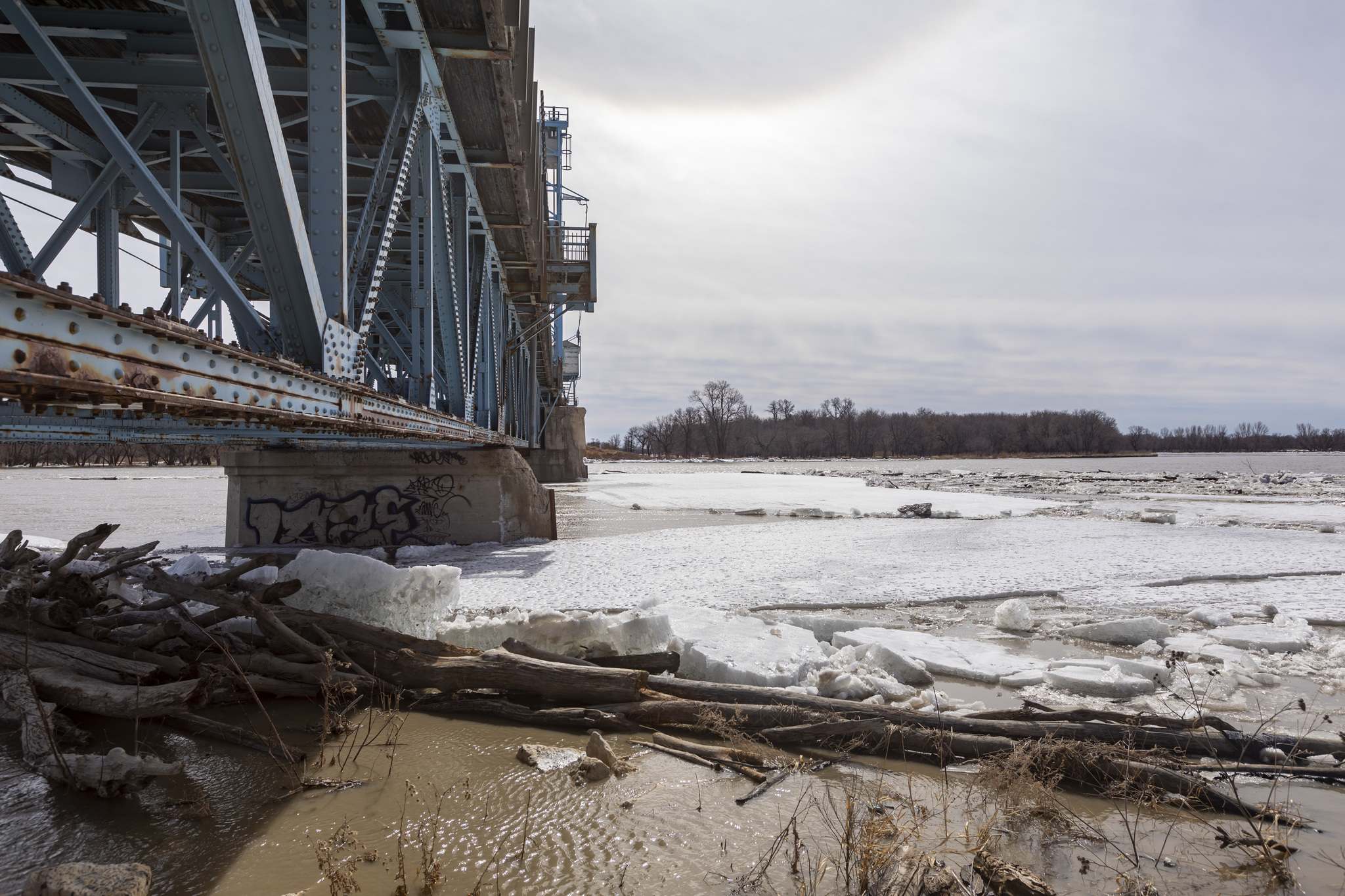Selkirk bridge closed as water covers road – Winnipeg Free Press