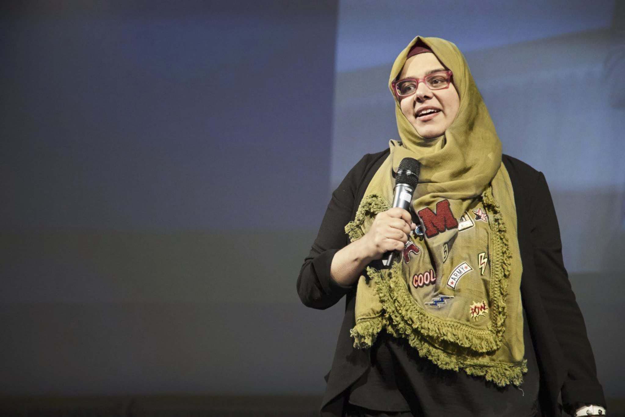 Muslim comedian hopes to build bridges with her standup – Winnipeg Free ...