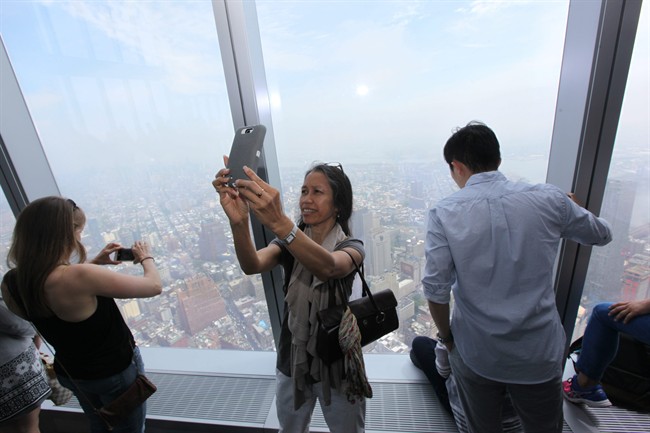 Observatory at One World Trade Center opens to public; view of the city ...