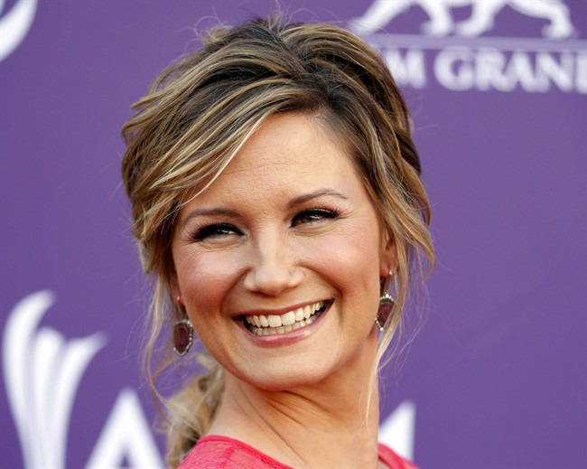 Sugarland lead singer Jennifer Nettles and husband are expecting their ...