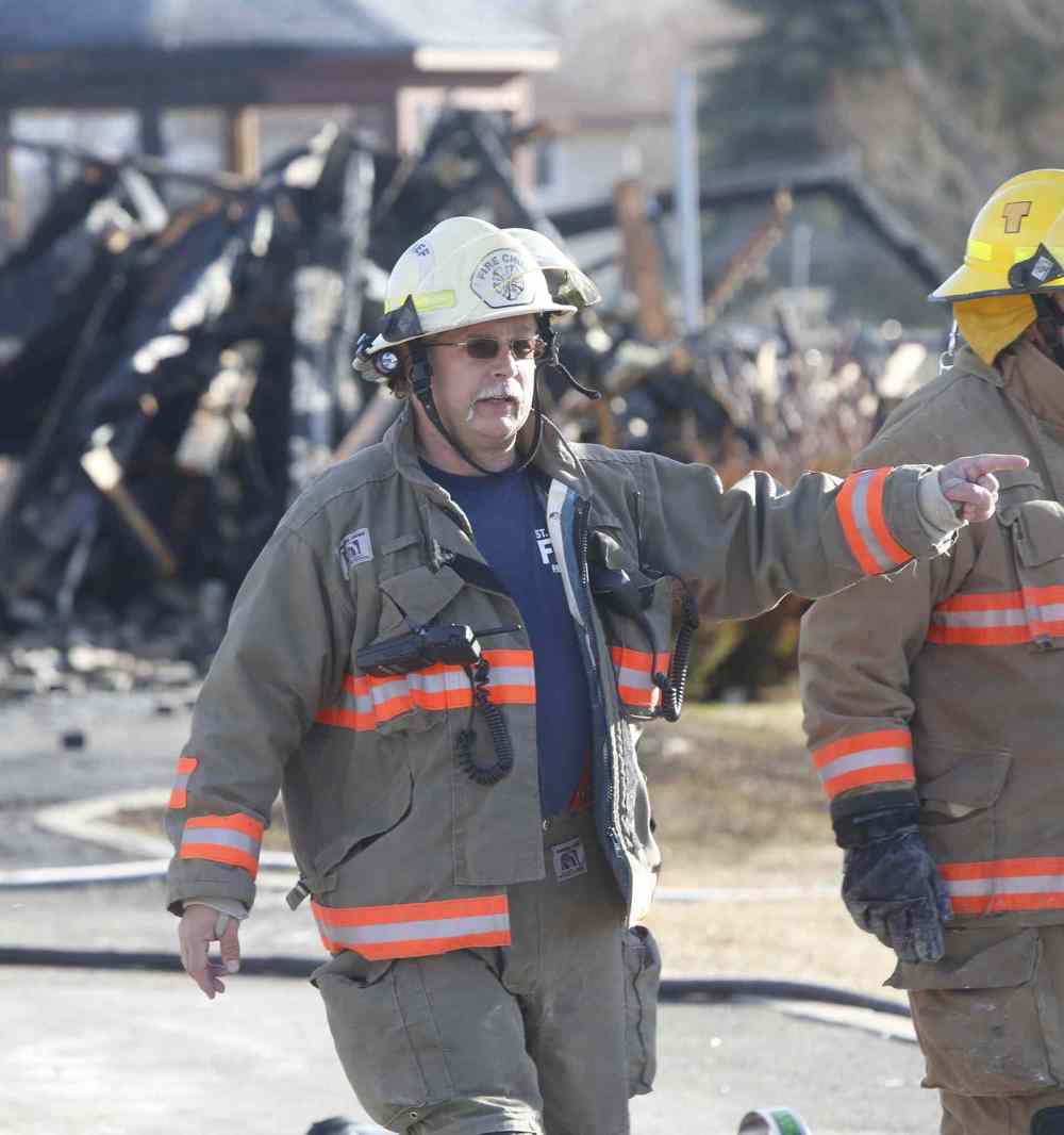 Two suffer minor injuries as fire destroys house – Winnipeg Free Press