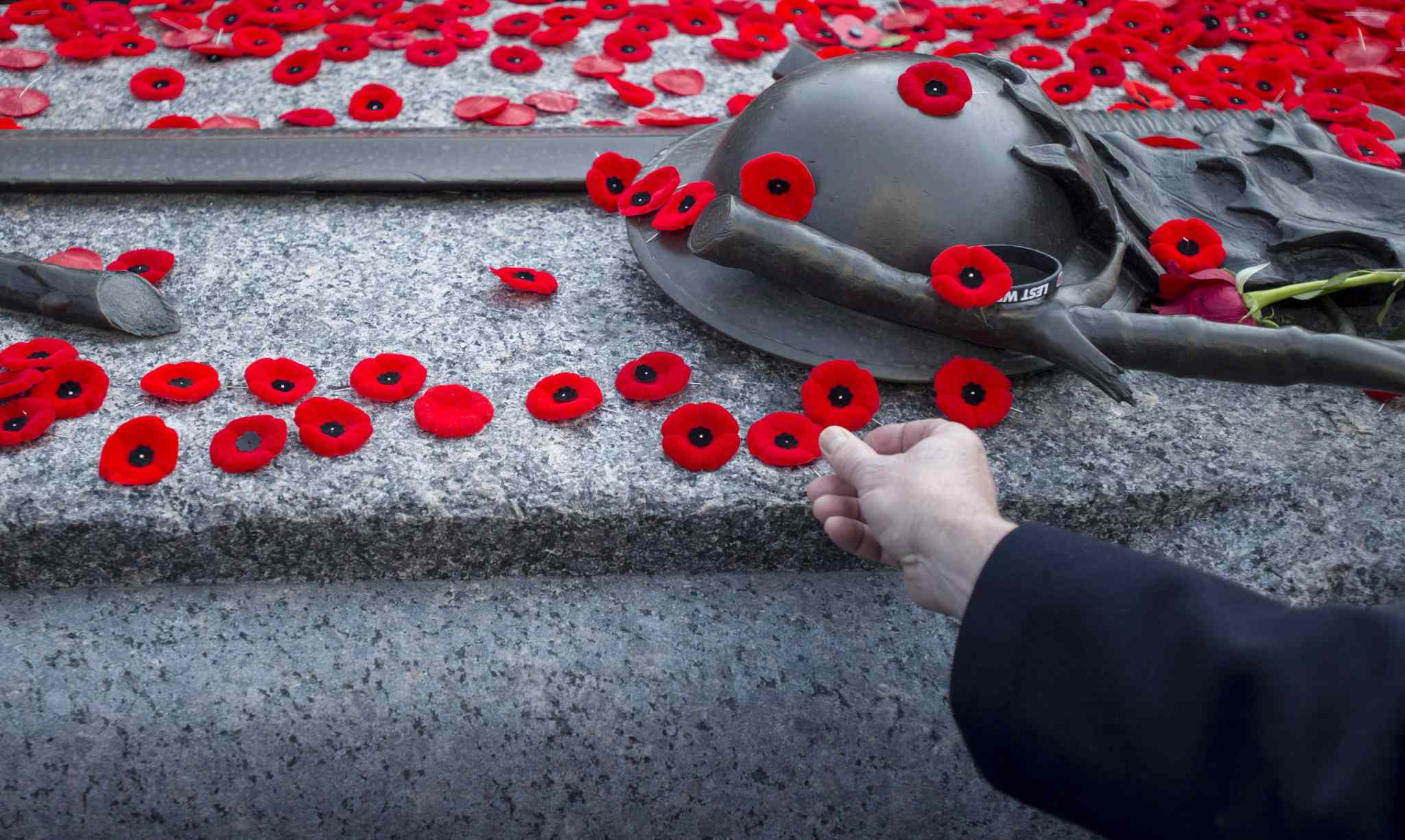 The protocol of wearing a poppy and Remembrance Day – Winnipeg Free Press
