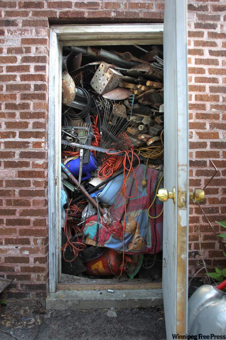 Couple found buried alive in trash at Chicago home – Winnipeg Free Press