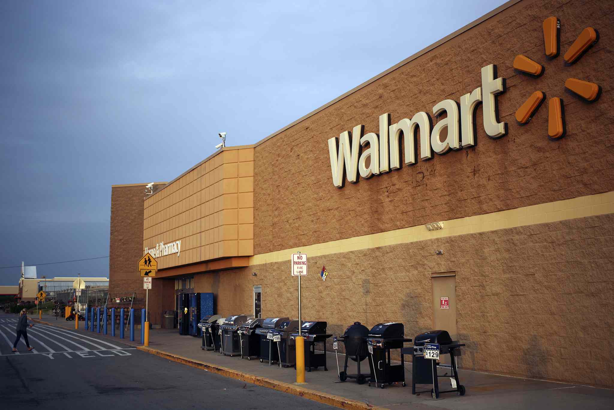 Wal-Mart moves to treat employees better – Winnipeg Free Press
