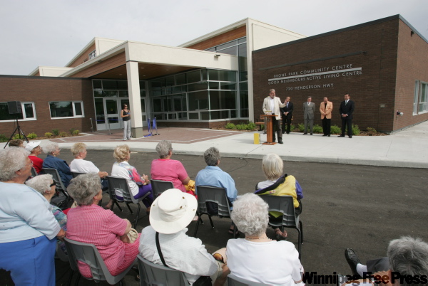 Bronx community centre opens today – Winnipeg Free Press