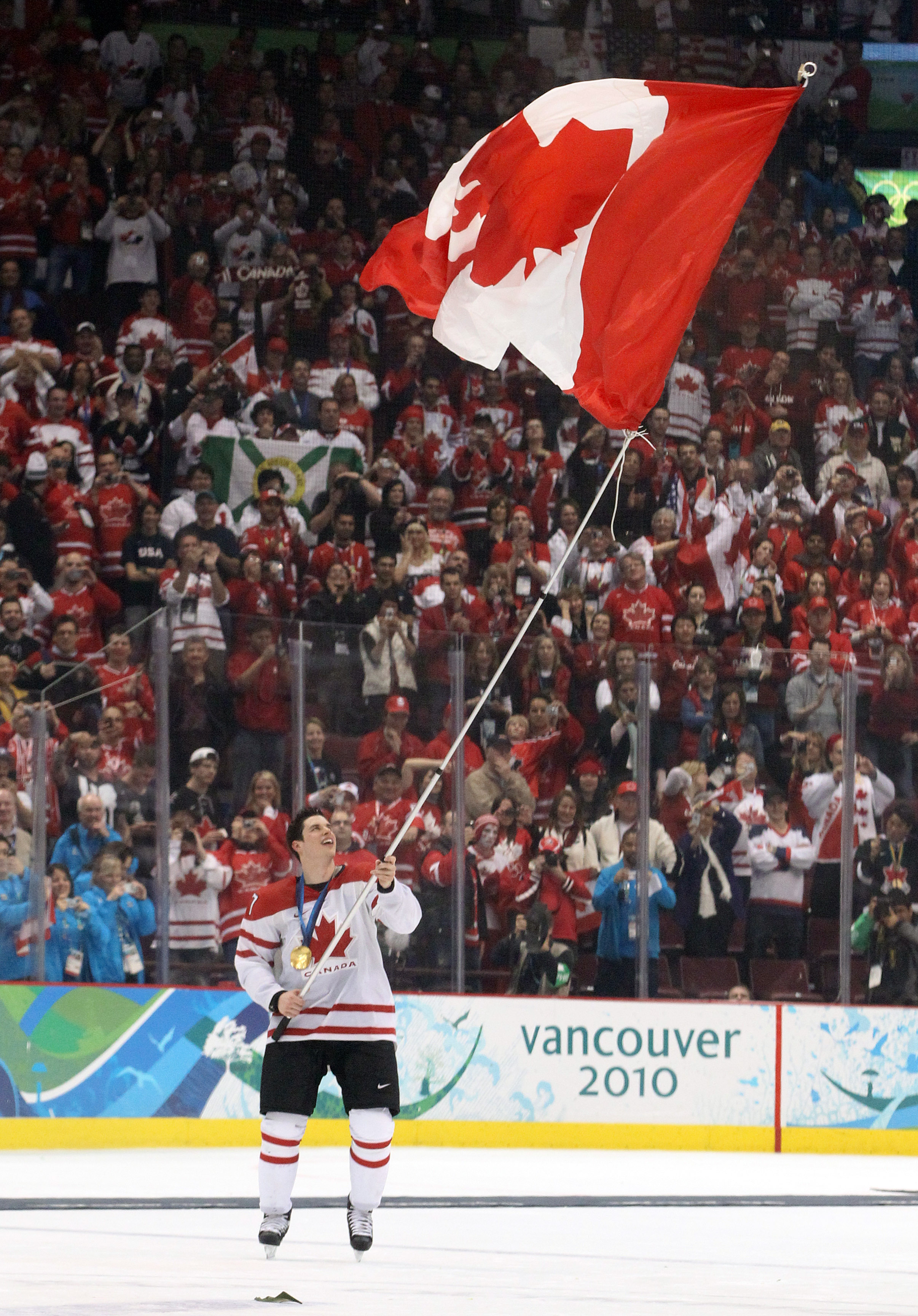 Giant flag takes place in hockey history – Winnipeg Free Press