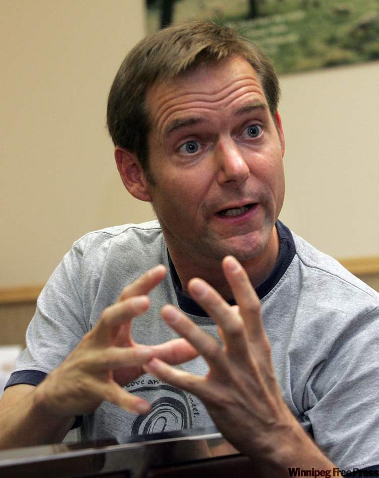 Peace activist James Loney gives moving account of captivity, return to ...