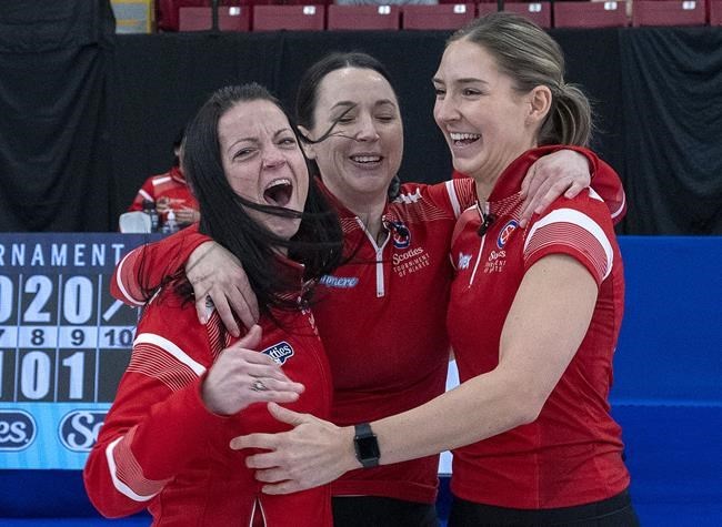 Kerri Einarson wins 3rd consecutive Canadian women’s curling ...