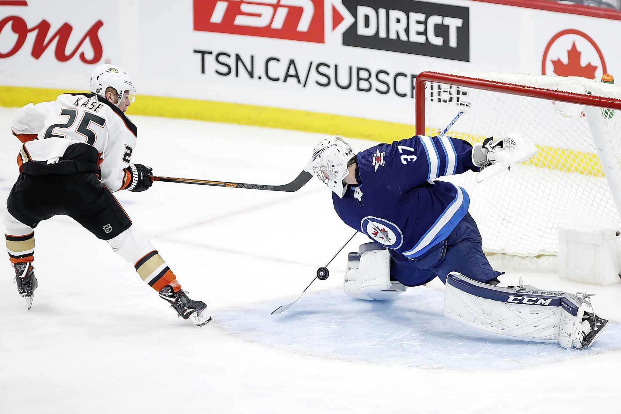 Ice-cold cameo for red-hot Hellebuyck – Winnipeg Free Press