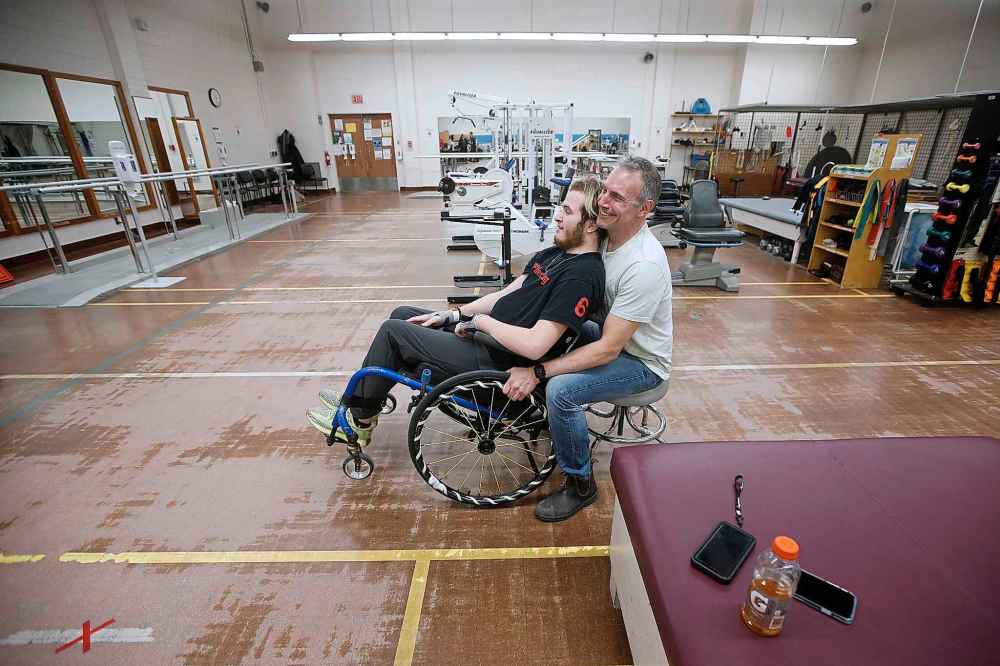 ‘Lucky to be here:’ Paralyzed Winnipeg hockey player trains for success ...