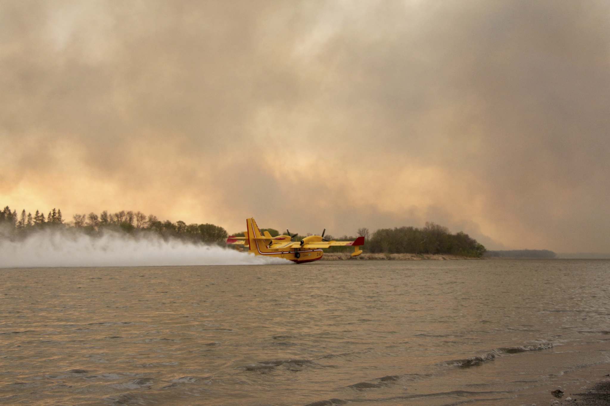 Wildfire continues march toward Red River – Winnipeg Free Press