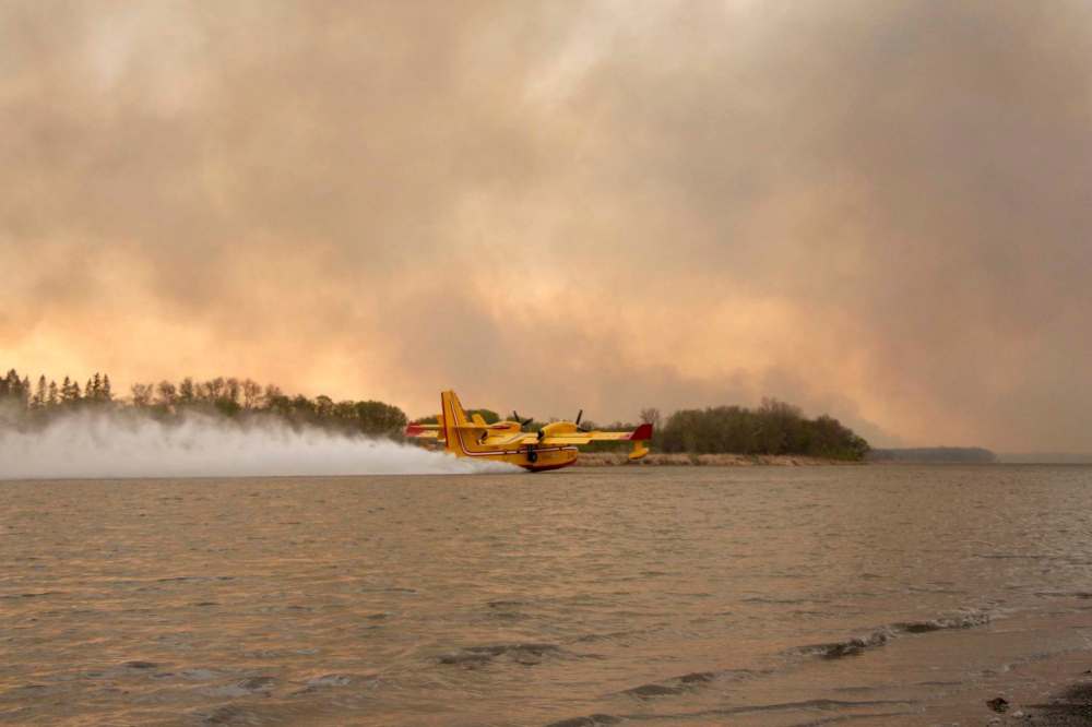 Wildfire continues march toward Red River – Winnipeg Free Press