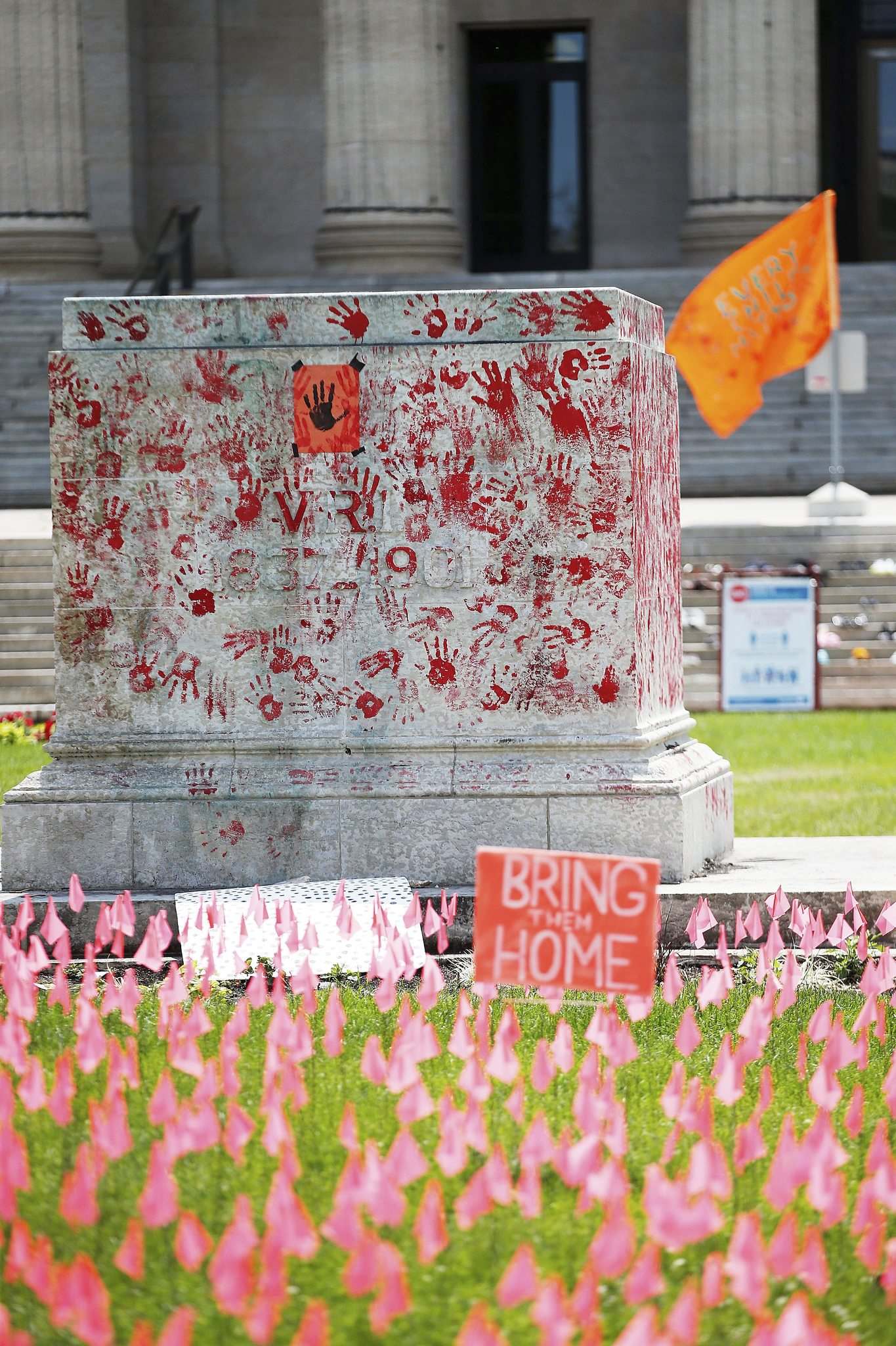 Toppled statues prompt reconsideration of tributes – Winnipeg Free Press