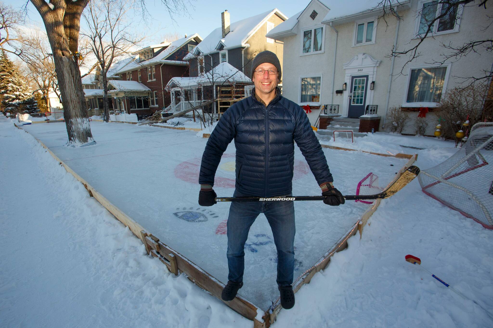 Crescentwood front yard(s) rink goes viral – Winnipeg Free Press