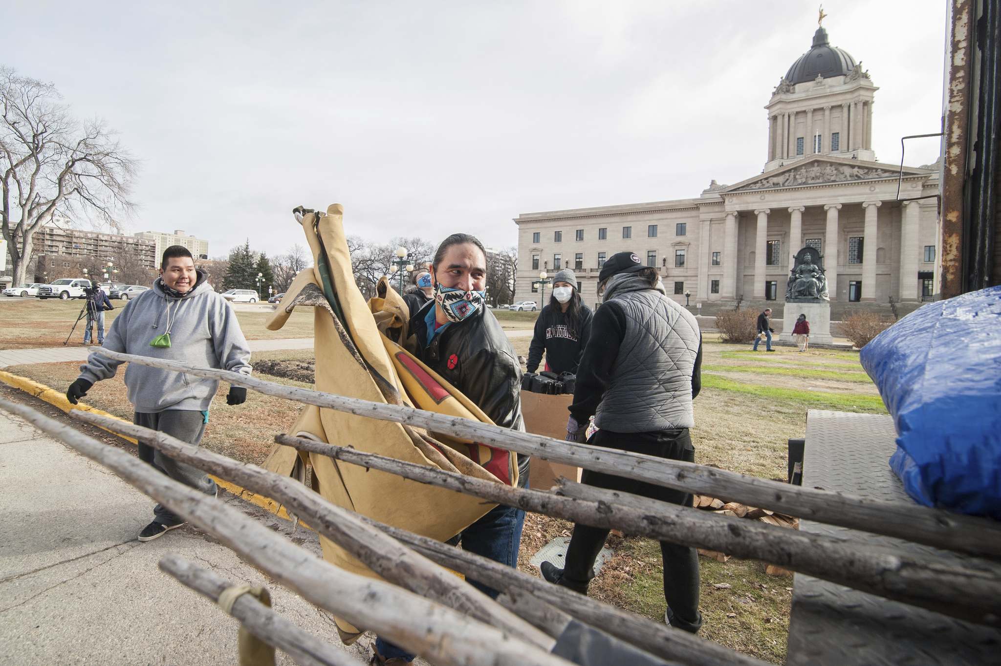 Fight for Aboriginal kids’ benefits goes to court after Manitoba passes ...