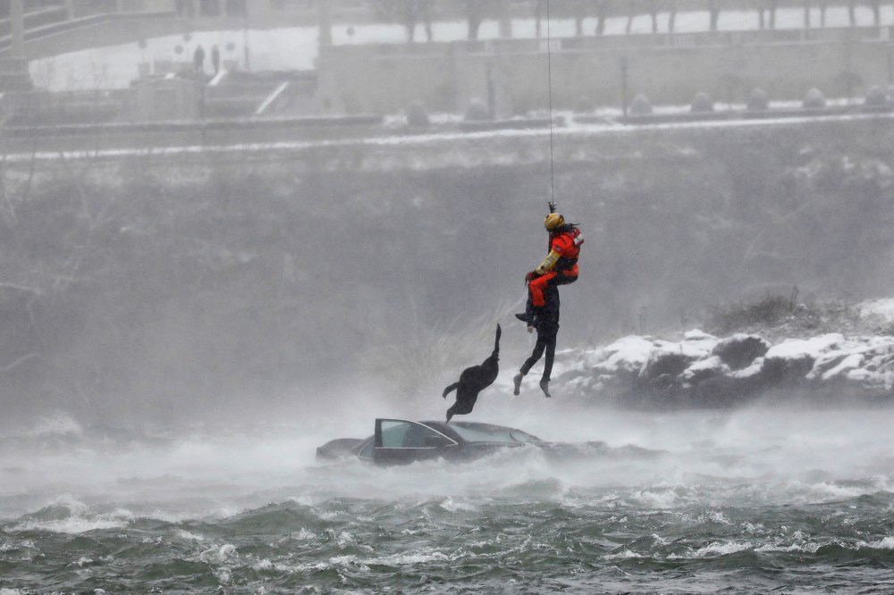 Coast Guard diver pulls body from car above Niagara Falls – Winnipeg ...
