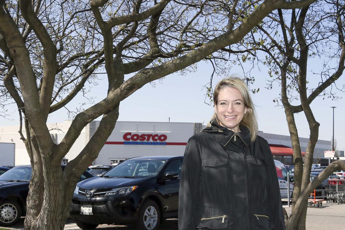 While other grocers cut hero pay, Costco quietly gave its workers a ...