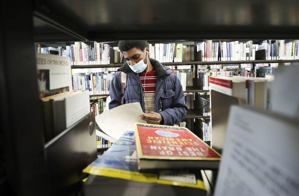 Time to put library fines on the shelf – Winnipeg Free Press