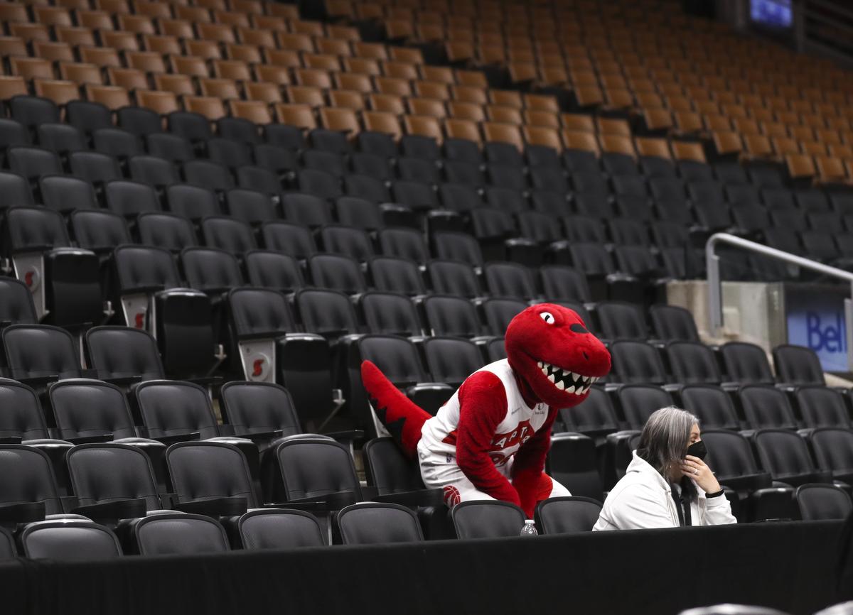 Inside the loneliness of the Raptors’ underutilized mascot – Winnipeg ...