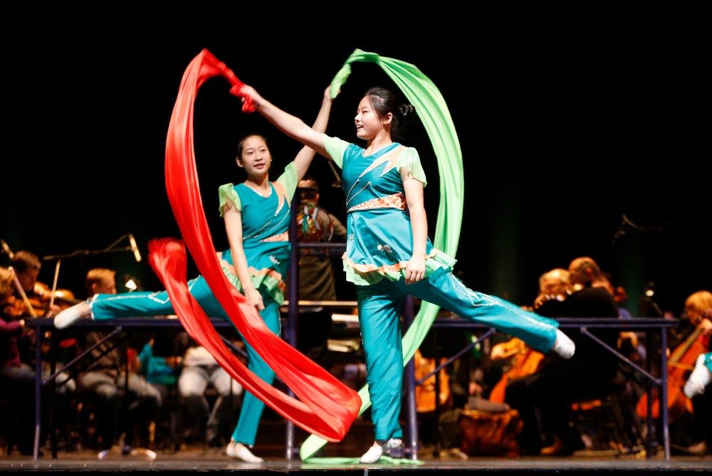 Peking Acrobats amaze with feats of agility – Winnipeg Free Press