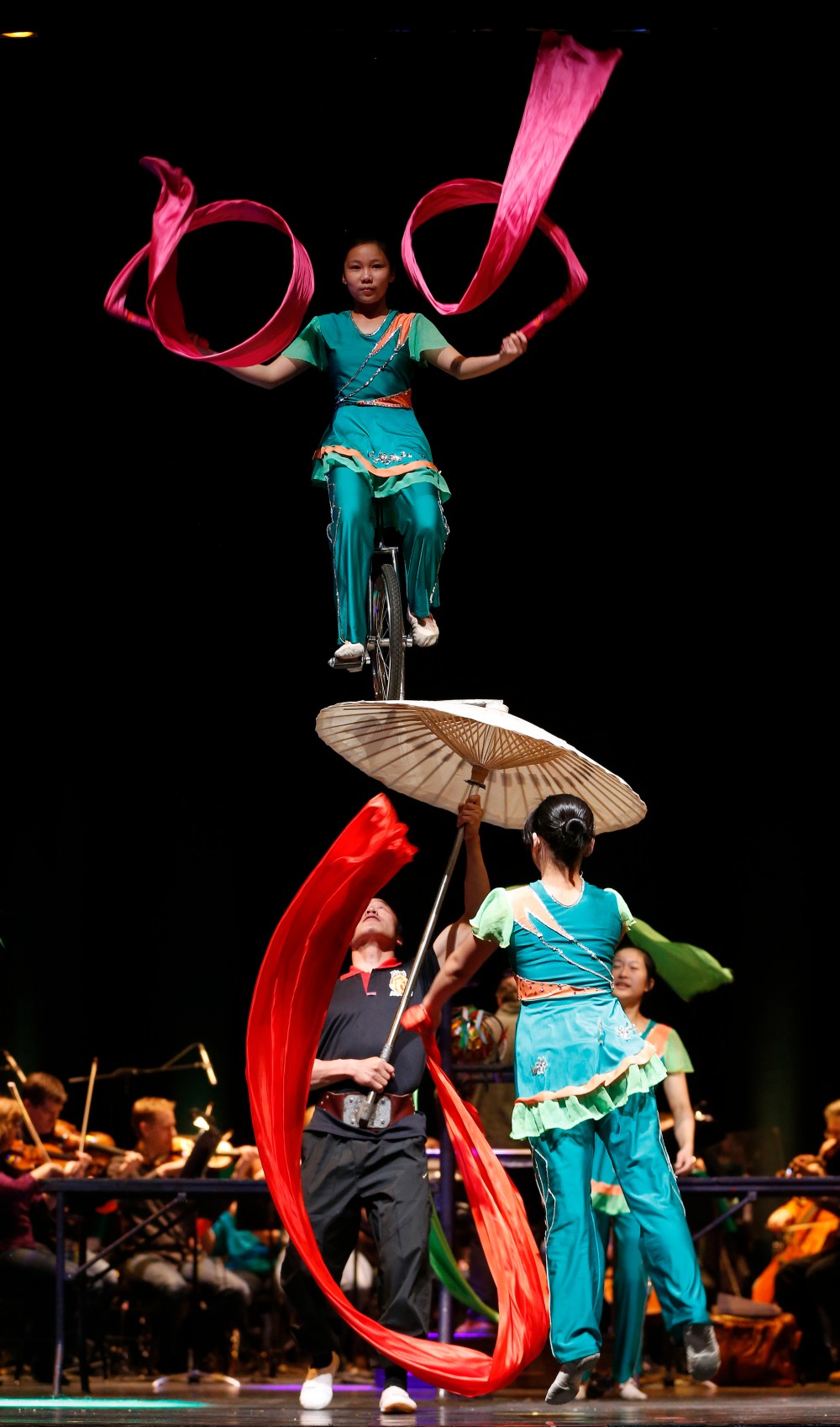 Peking Acrobats amaze with feats of agility – Winnipeg Free Press