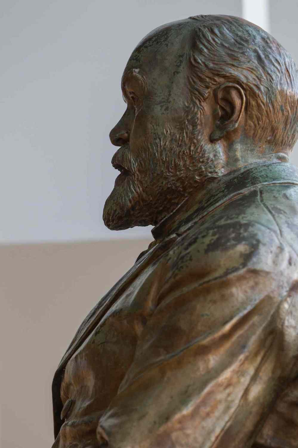 Eaton statue an enduring icon – Winnipeg Free Press
