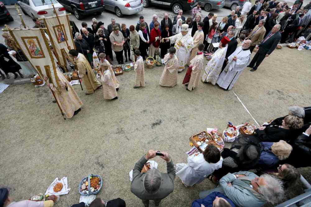 Pascha service at the Holy Trinity Ukrainian Orthodox Cathedral ...