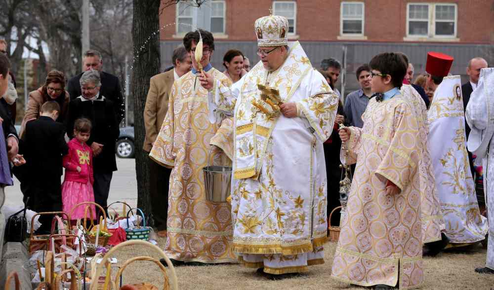 Pascha service at the Holy Trinity Ukrainian Orthodox Cathedral ...