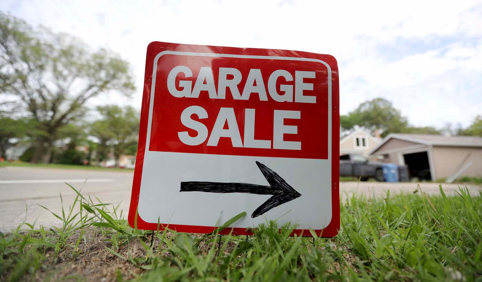 Planning and pricing separate good garage sales from bad: deal hunters ...