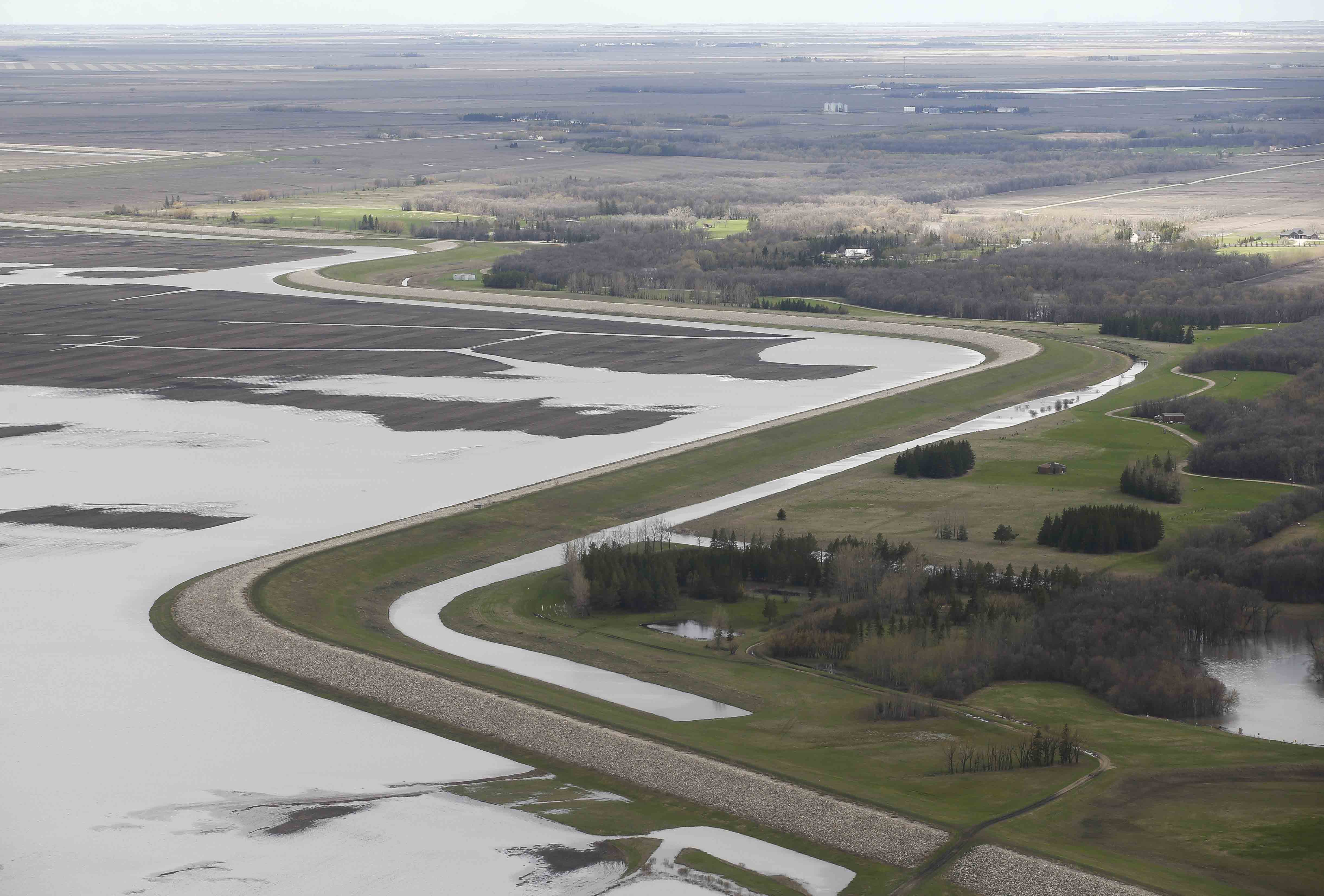 Peguis residents flee rising water – Winnipeg Free Press