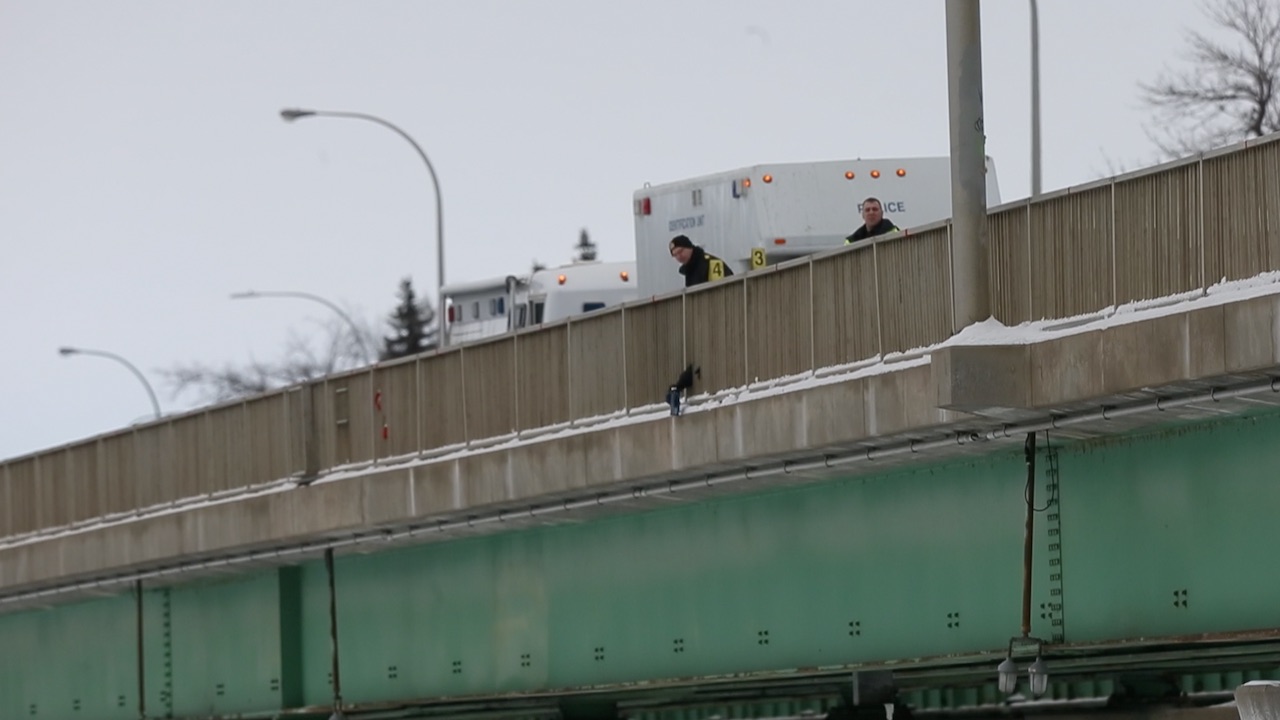 Police investigate St. Vital Bridge incident – Winnipeg Free Press