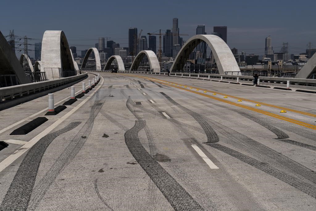 New Los Angeles bridge opens, then quickly closes amid chaos – Winnipeg ...
